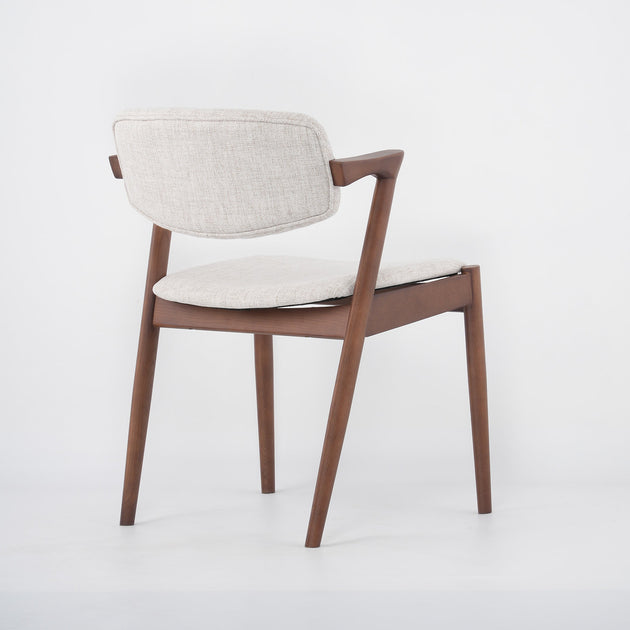 Brera Chair cream with walnut – Karger.