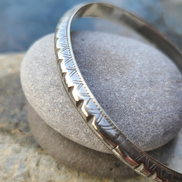 Moroccan vintage high grade silver bangle notched #13 – Karger.