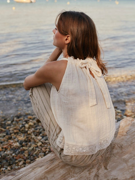 Organic cotton halter top with lace – Karger.