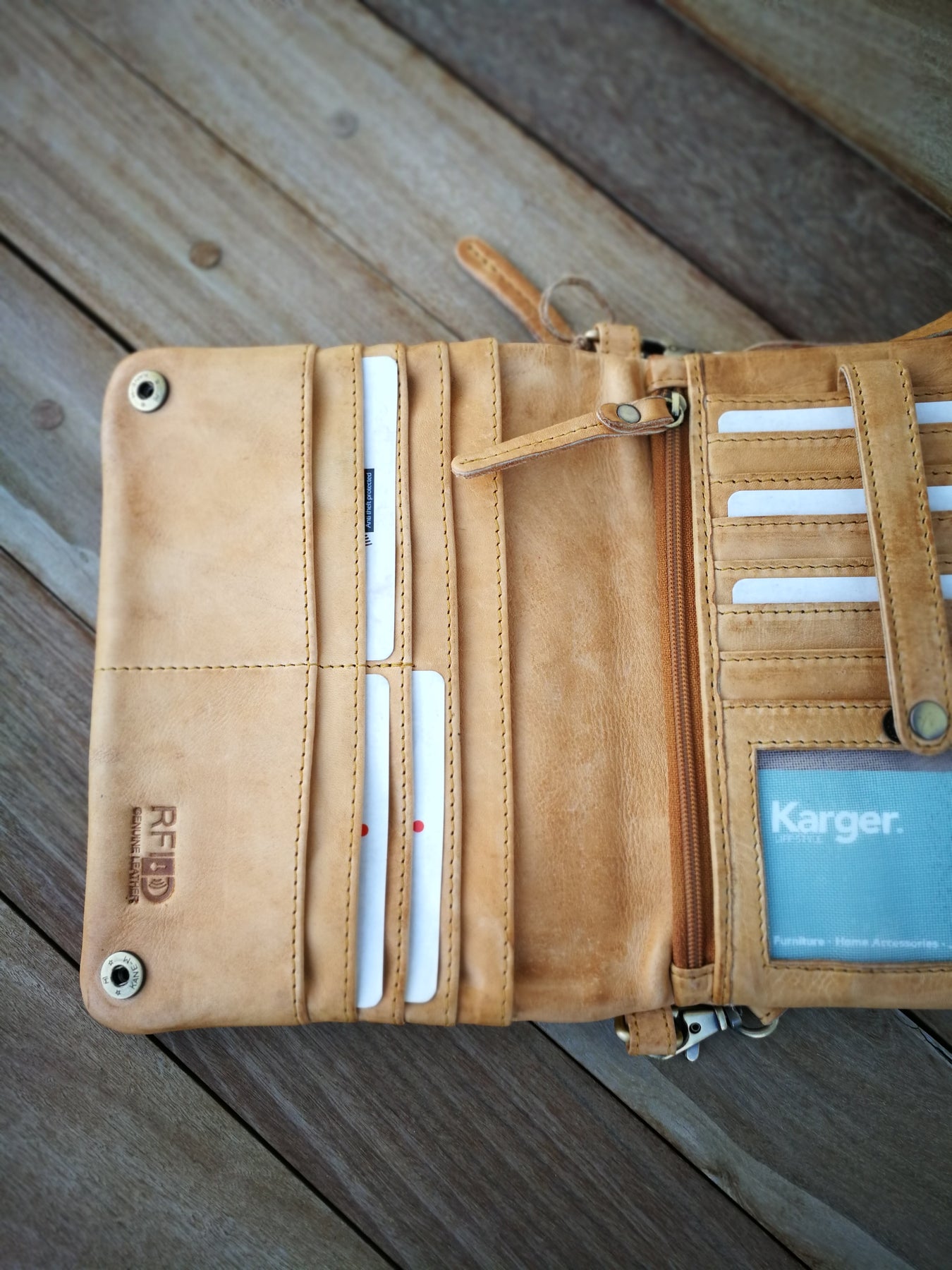 Leather Bags – Karger.