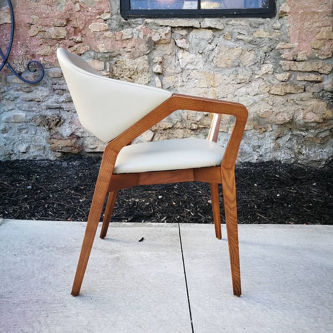 Dining Tables – Karger.